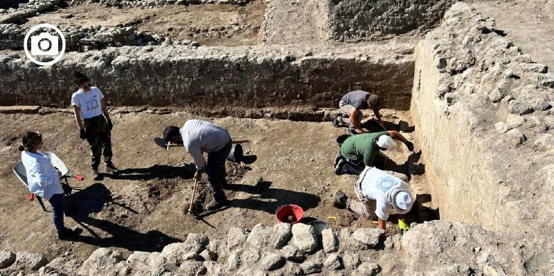 Siponto, emersa parte dell’anfiteatro romano e le mura imponenti di ... Siponto, emersa parte dell’anfiteatro romano e le mura imponenti di ...