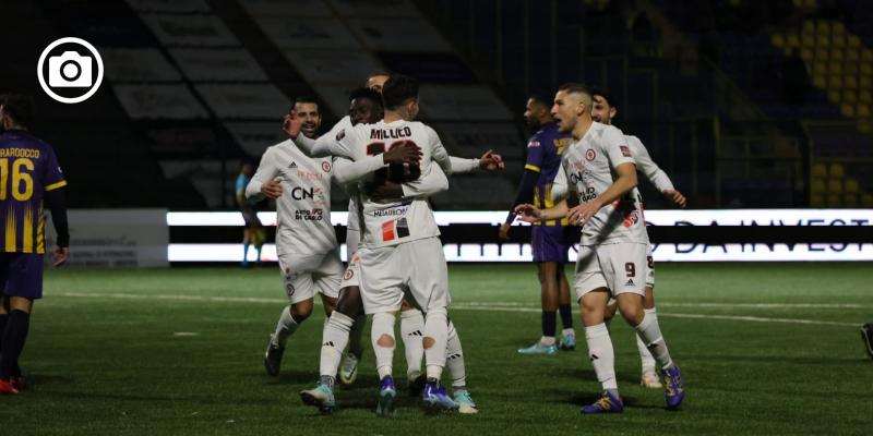 Foggia-Giugliano, l'ultimo scempio. Il 4-1 del De Cristofaro fa ... Foggia-Giugliano, l'ultimo scempio. Il 4-1 del De Cristofaro fa ...